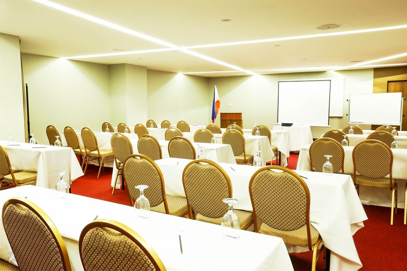 About Us - Armada Hotel